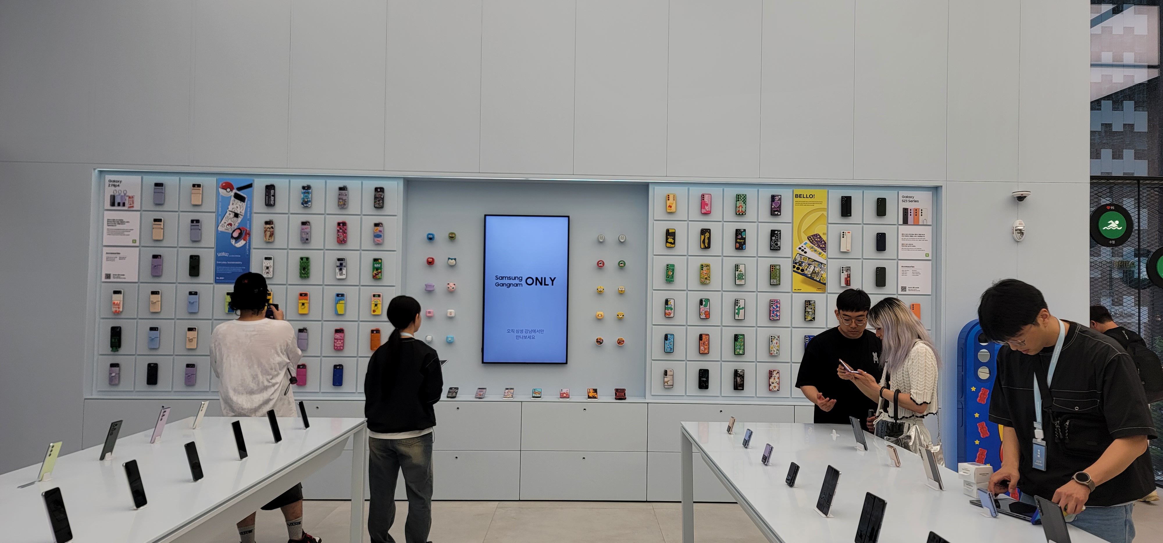 FLINT "600인치 OLED 가 있는 삼성 강남 플래그쉽 스토어" - Vortex Gaming