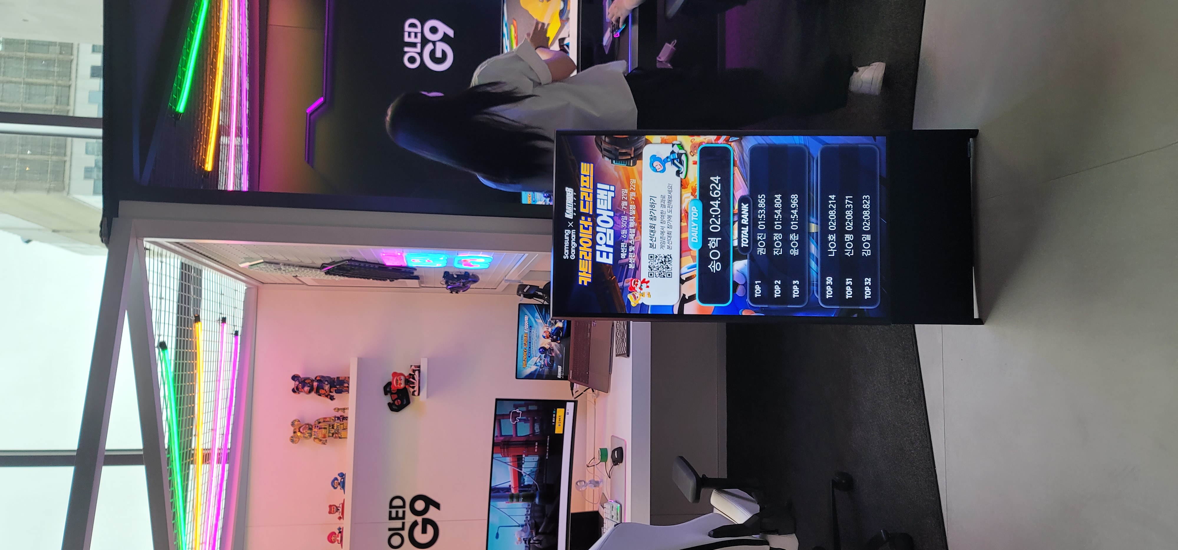 FLINT "600인치 OLED 가 있는 삼성 강남 플래그쉽 스토어" - Vortex Gaming