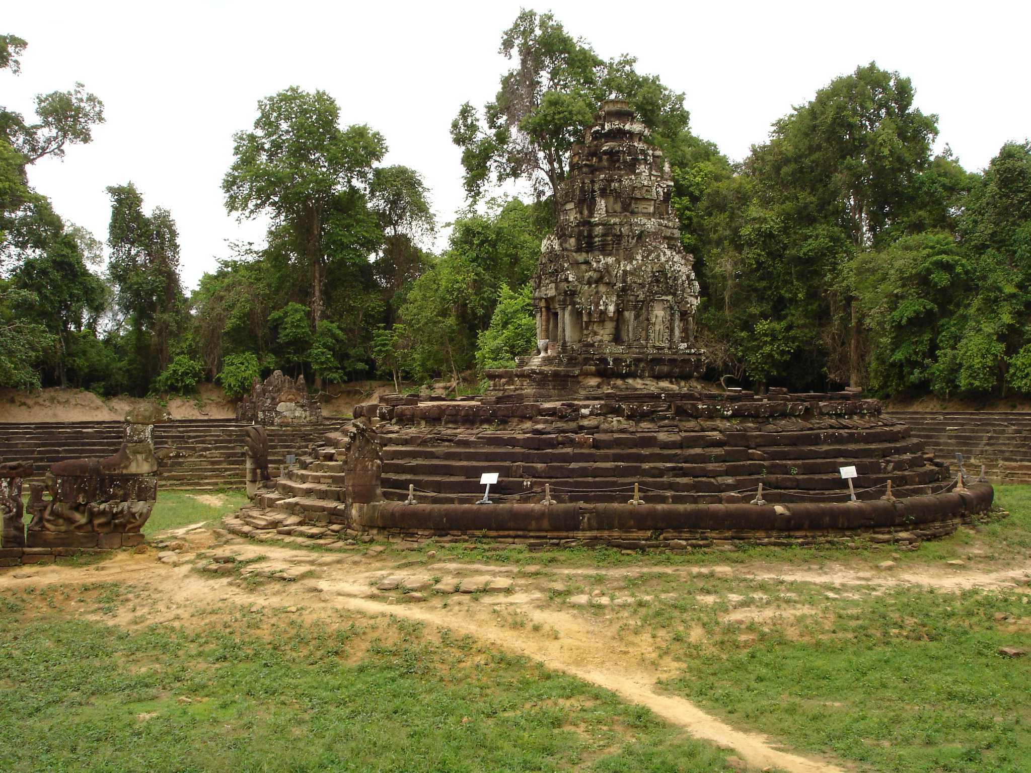 캄보디아 여행 (12) - Neak Poan Temple. 앙코르톰 근처에 있는 저수지 | 볼텍스 게이밍